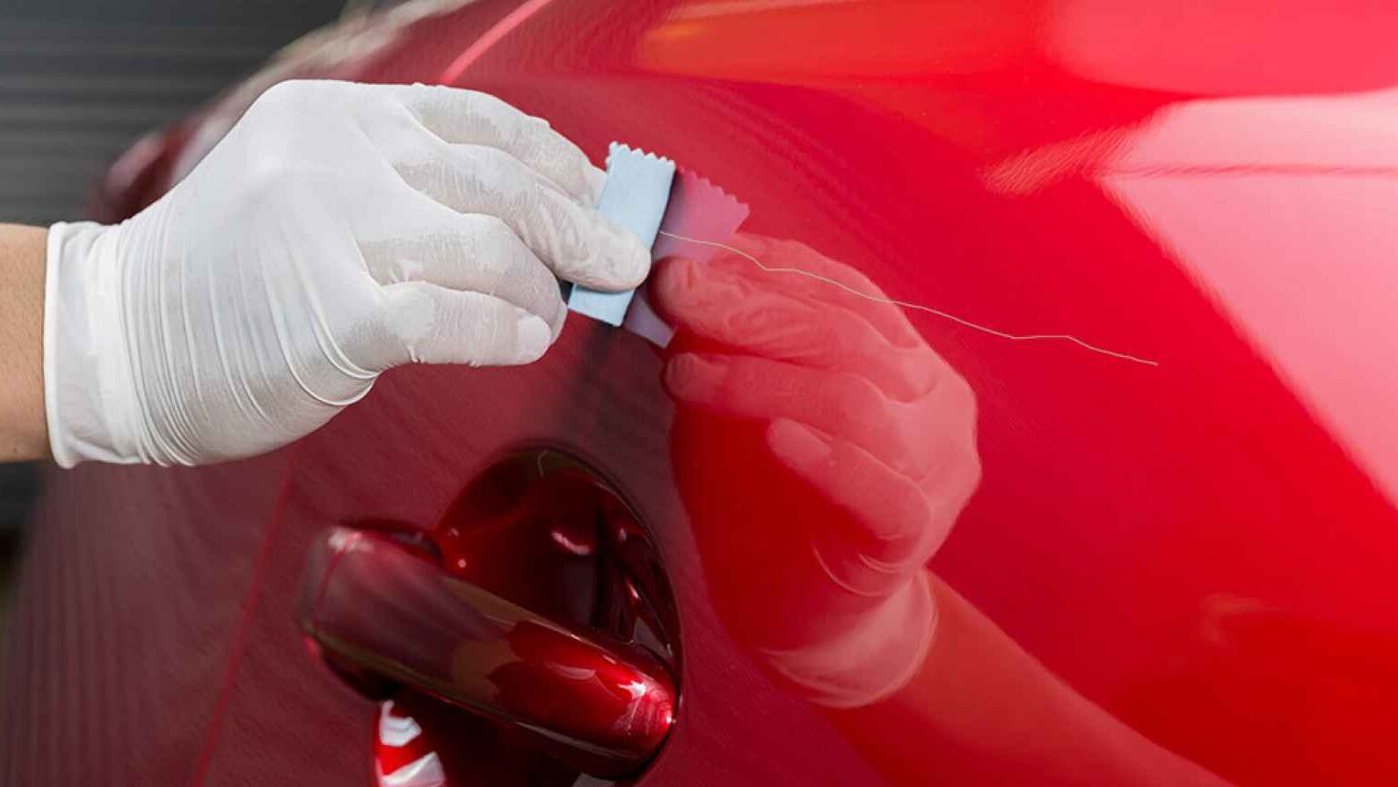 ¿Cuánto cuesta arreglar un rayón en el coche? Descubre los precios aquí